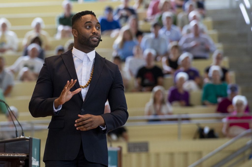 Tayo Rockson emphasizes global understanding, cultural communication ...