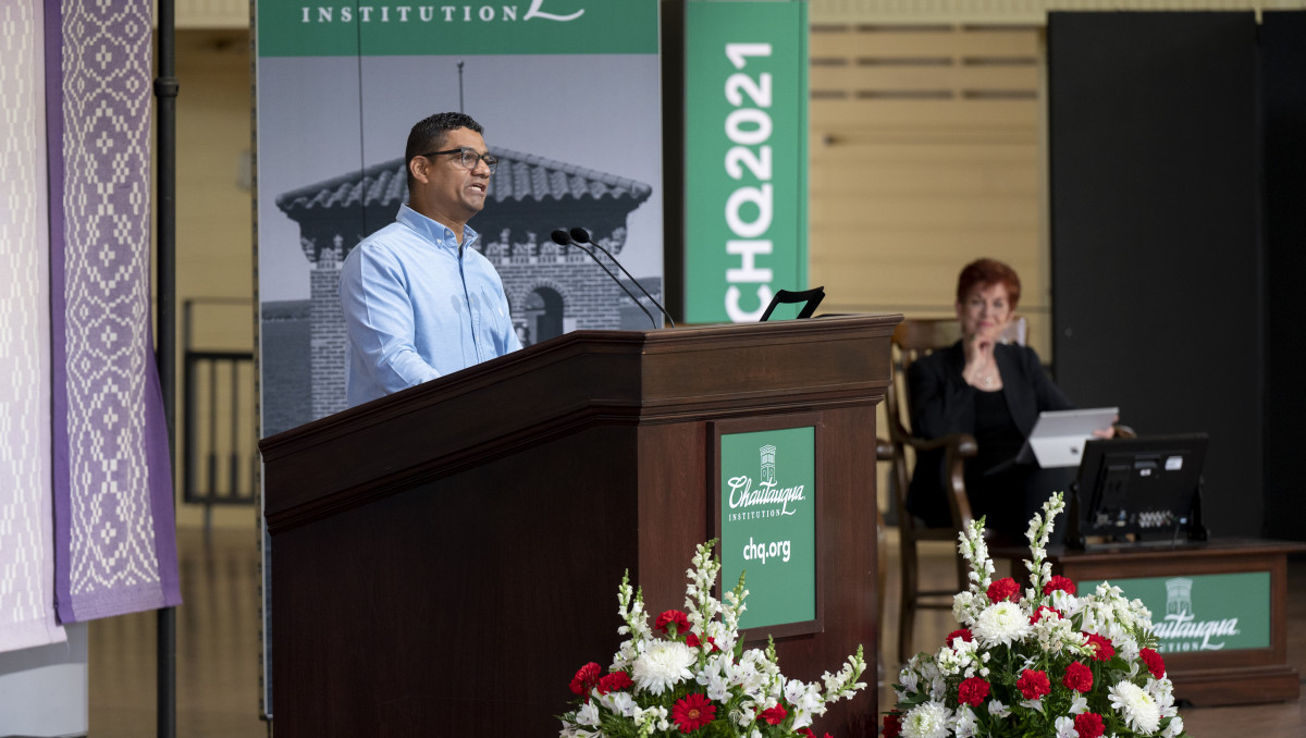 Pastor, police chief Rodriguez shares experiences with love, compassion ...