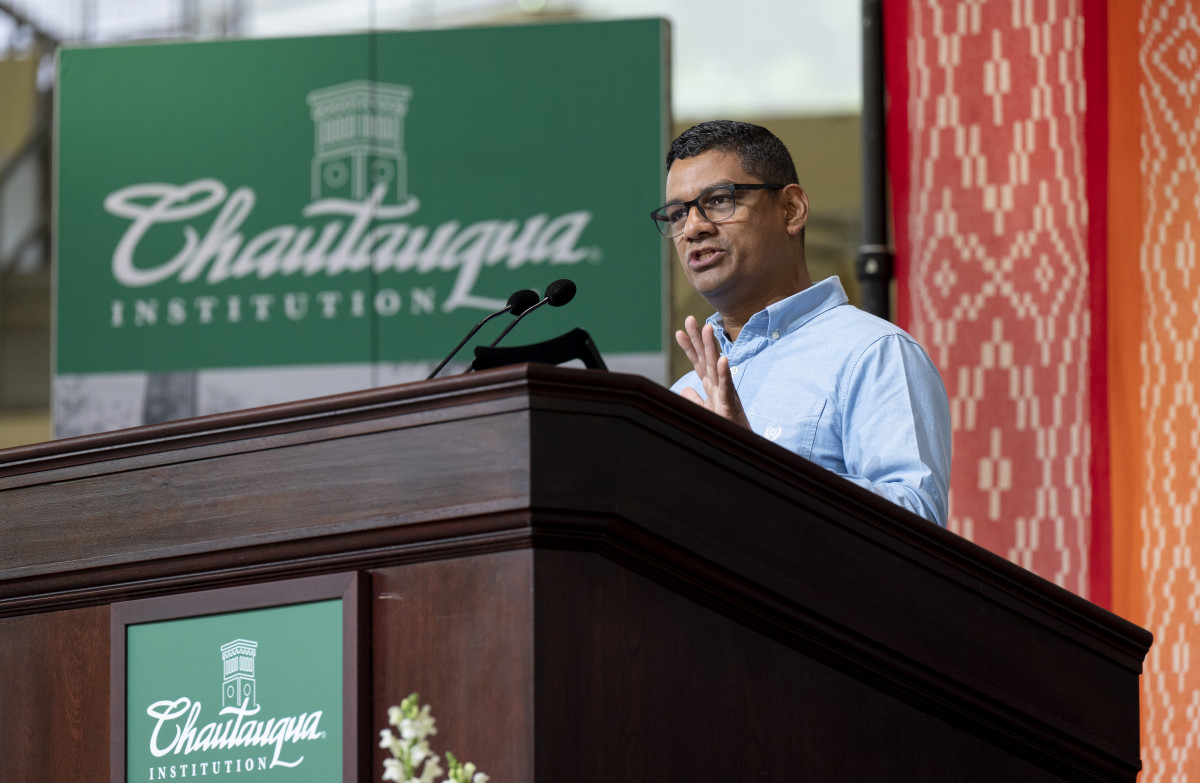 Pastor, police chief Rodriguez shares experiences with love, compassion ...