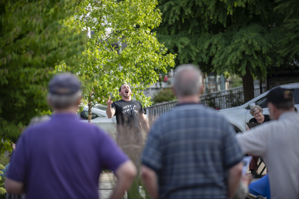For latest Invasion, Young Artists to golf-cart across grounds, singing ...
