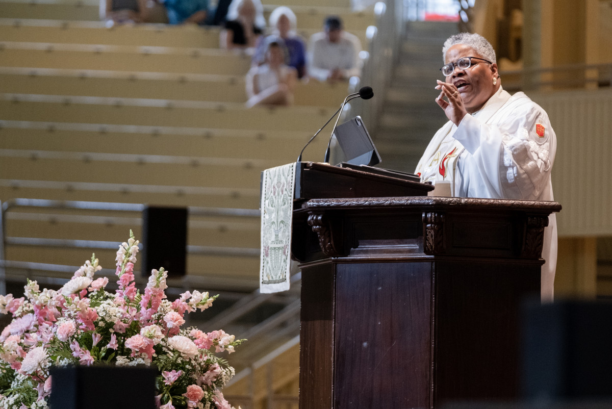 Love is a decision, Easterling says, not an emotion - The Chautauquan Daily