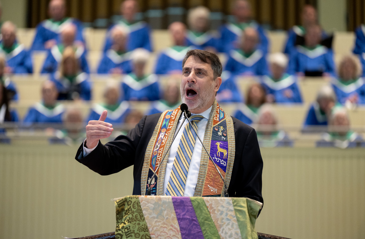 Tradition, trust can move us into future, Berg preaches - The ...